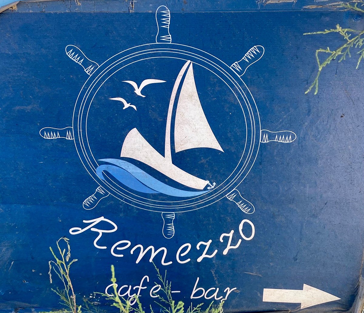 Remezzo Cafe: Piso Livadi - ParosPLUS
